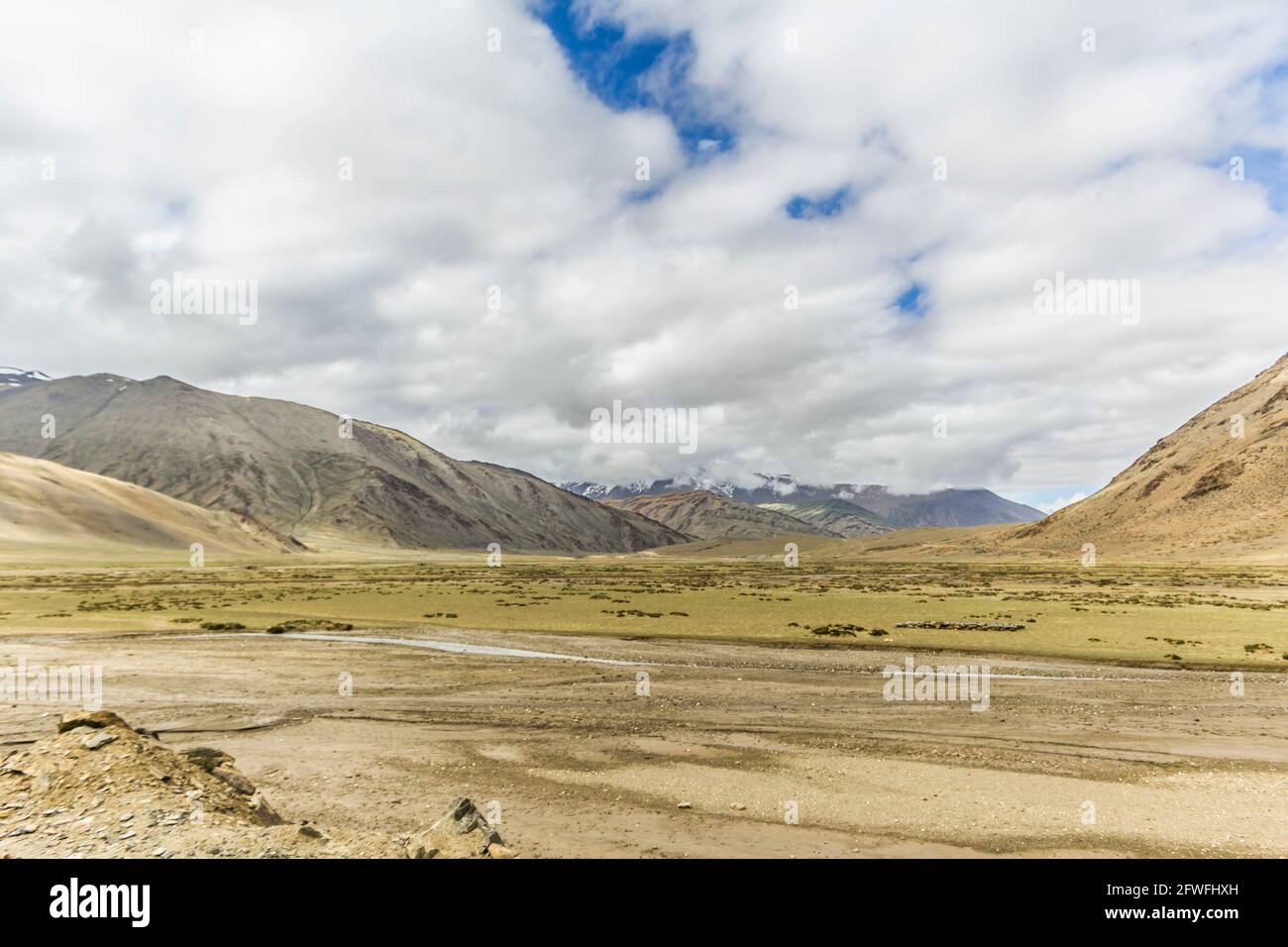Various views of the Manali Leh Highway Stock Photo - Alamy