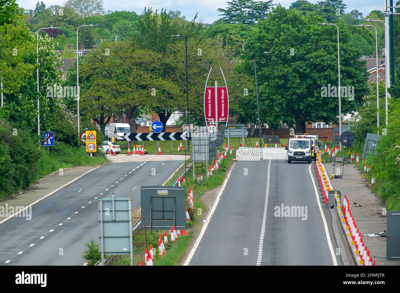 Slough, Berkshire, UK. 22nd, May 2021. The M4 is closed again this ...