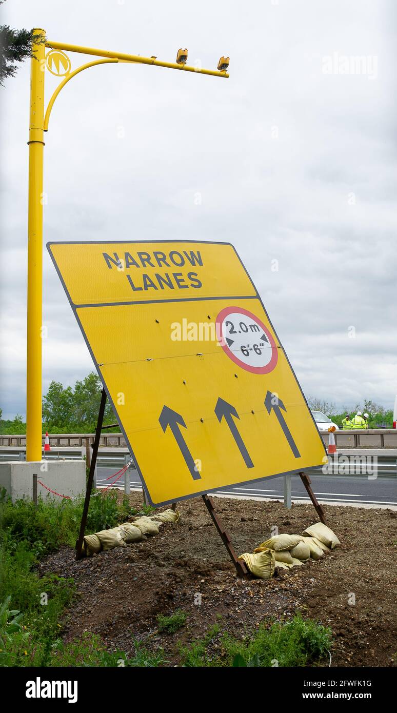 Slough, Berkshire, UK. 22nd, May 2021. The M4 is closed again this ...