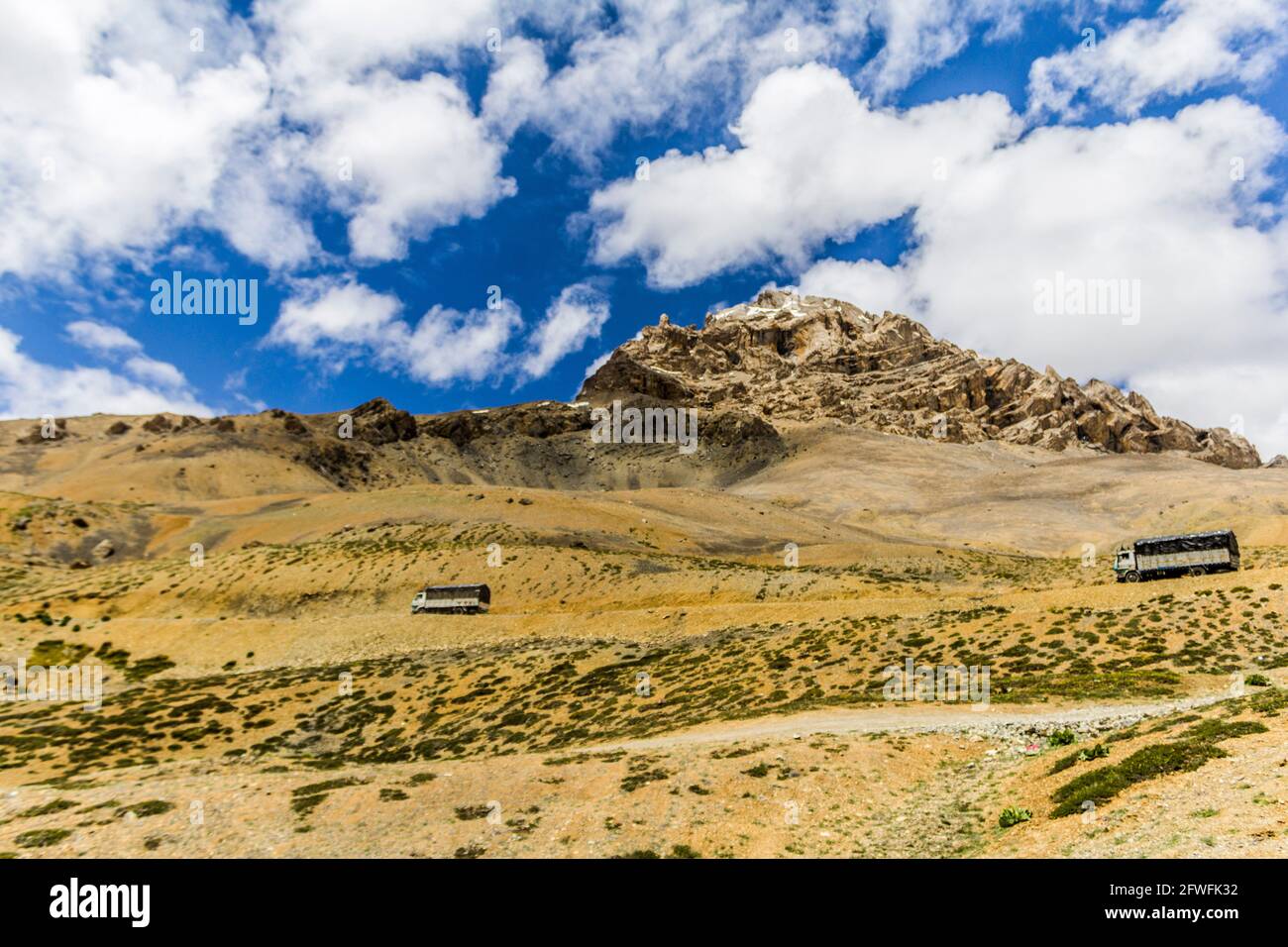 Lah manali highway hi-res stock photography and images - Alamy