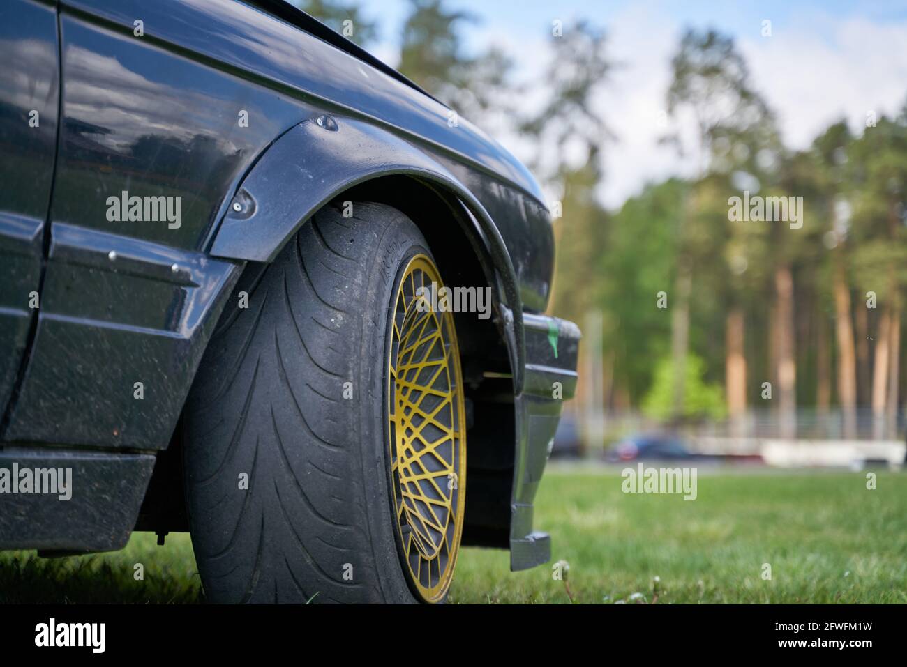 Rear side view front wheel of black car Stock Photo - Alamy
