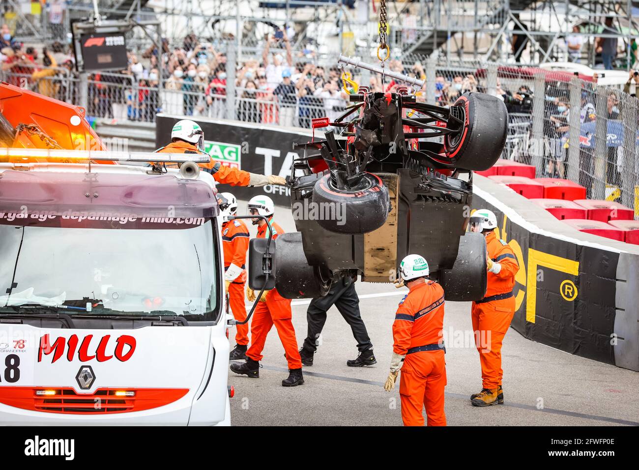16 LECLERC Charles (mco), Scuderia Ferrari SF21, crash, accident ...