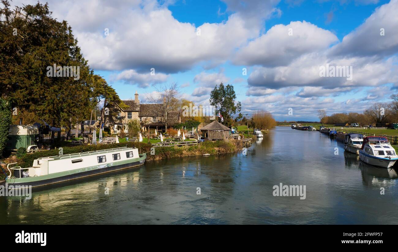 Ye olde swan radcot hi-res stock photography and images - Alamy