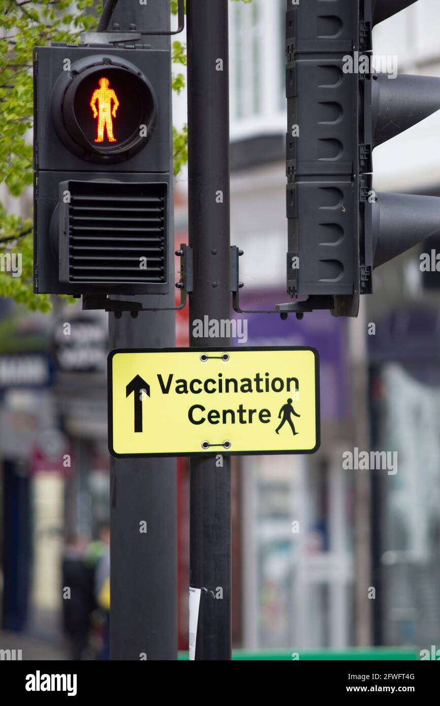 Vaccine centre sign hi-res stock photography and images - Alamy