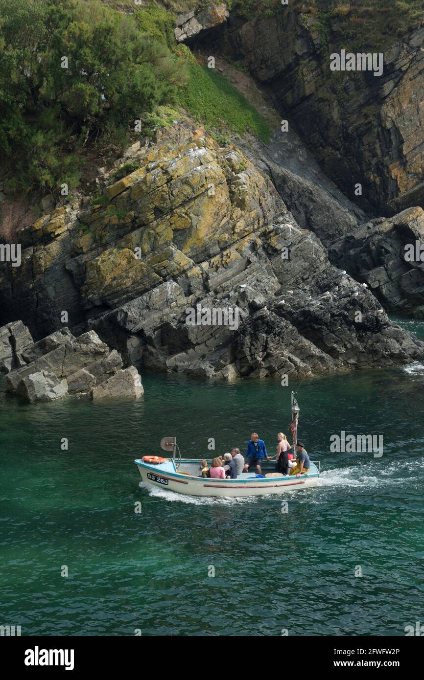 Harbour cadgwith uk fishing boat hi-res stock photography and images ...