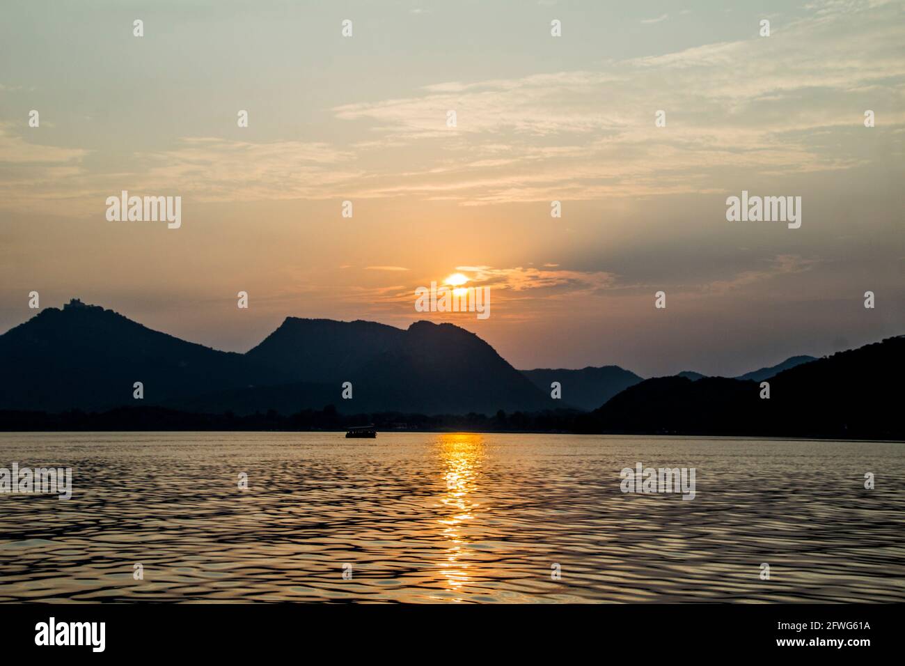 Fateh sagar tourist hi-res stock photography and images - Alamy