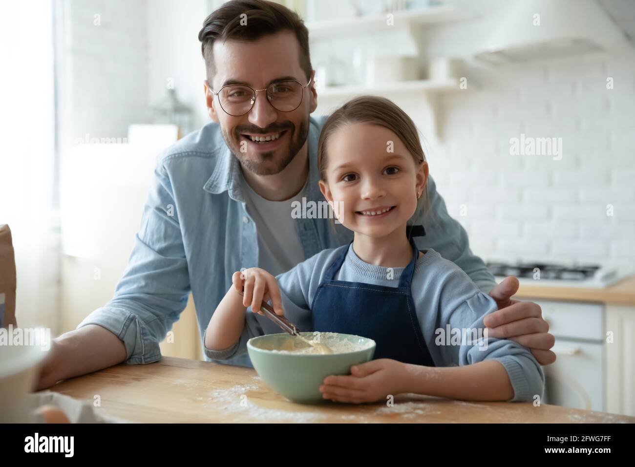 Portrait of happy father cook with small daughter Stock Photo - Alamy
