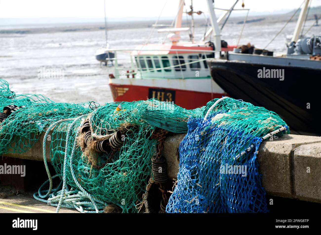 Cockle fishing boat leigh on sea hi-res stock photography and images ...