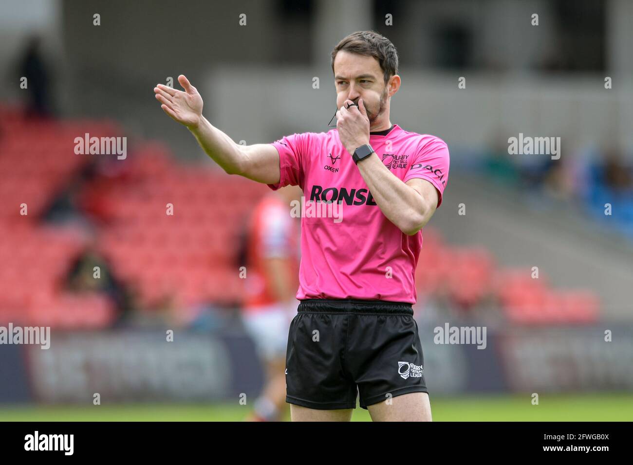 James bell referee hi-res stock photography and images - Alamy