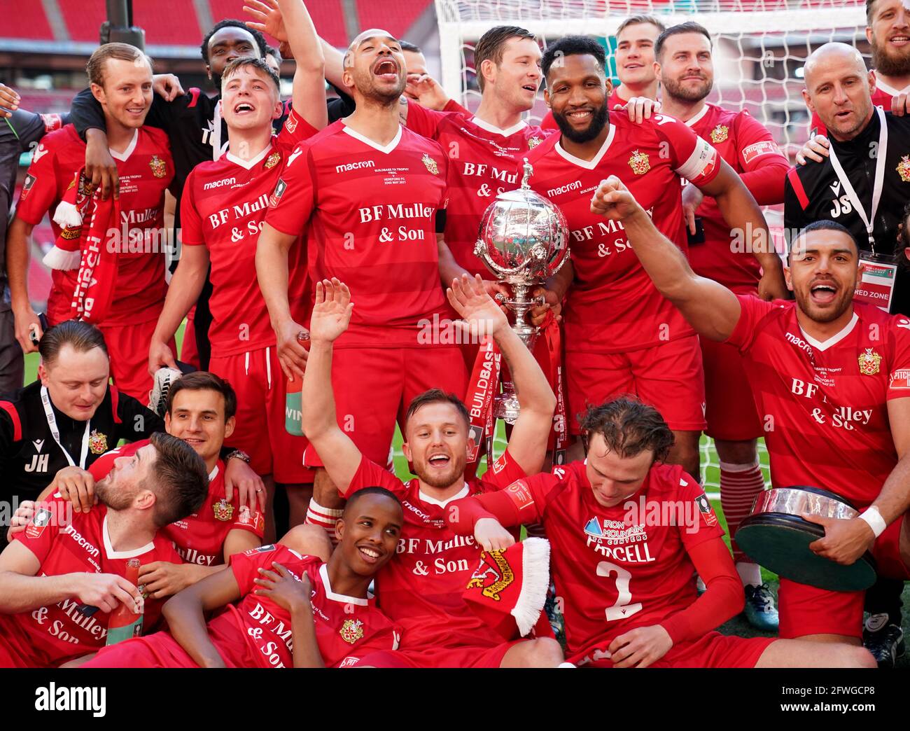 Hornchurh players celebrate with the trophy after the Buildbase FA ...
