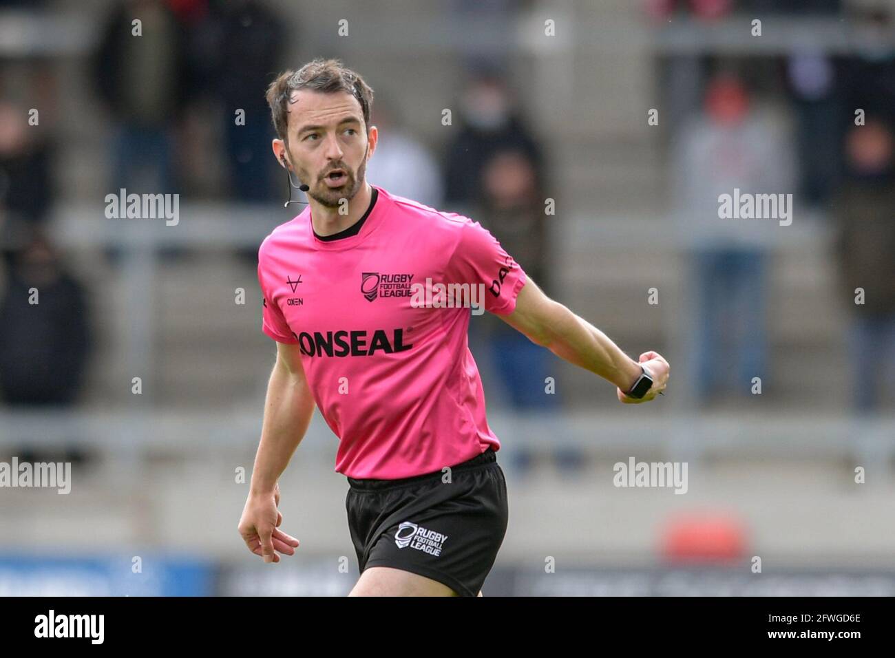 James bell referee hi-res stock photography and images - Alamy