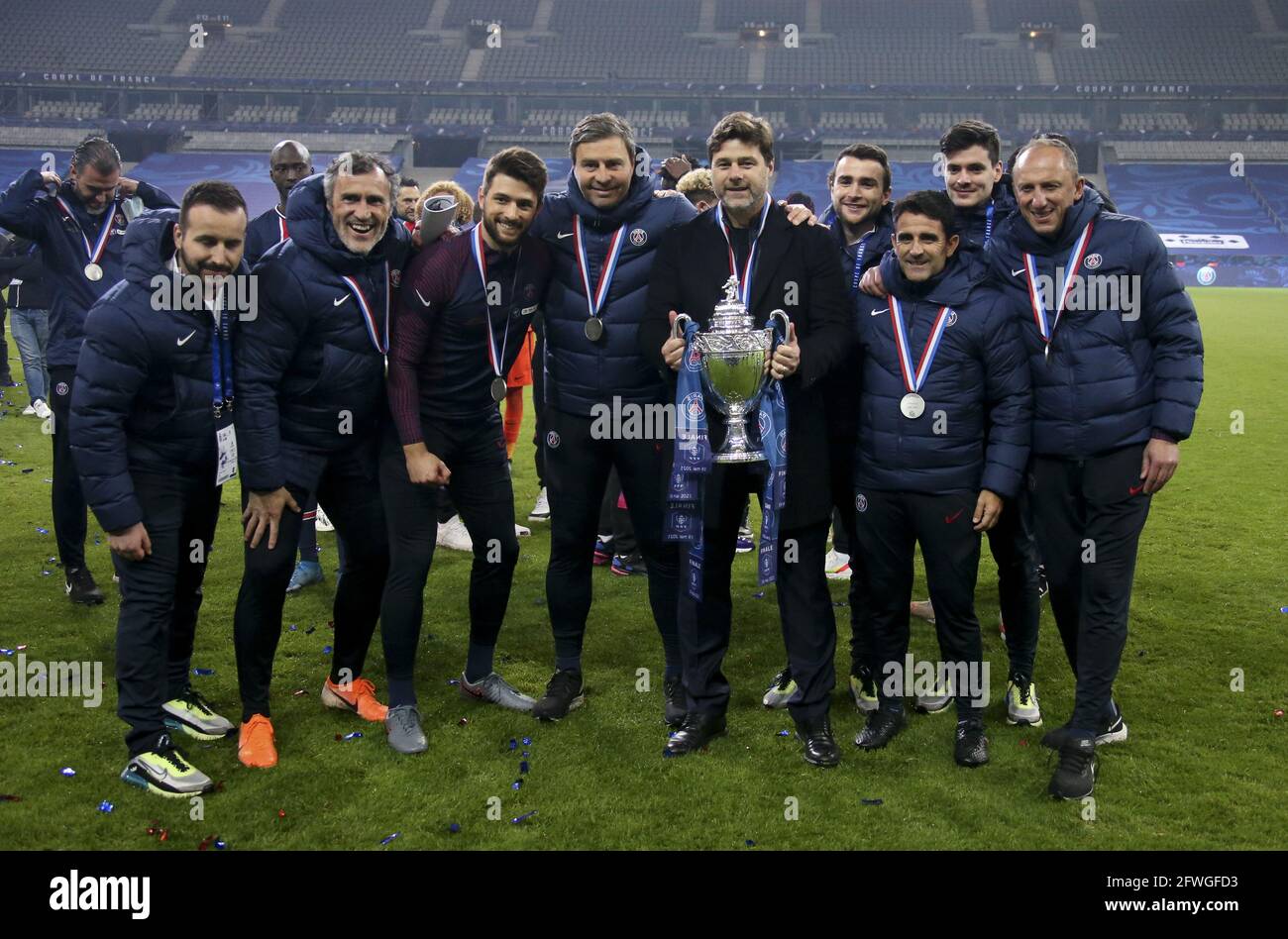 Coach of PSG Mauricio Pochettino and his assistants Toni Jimenez ...