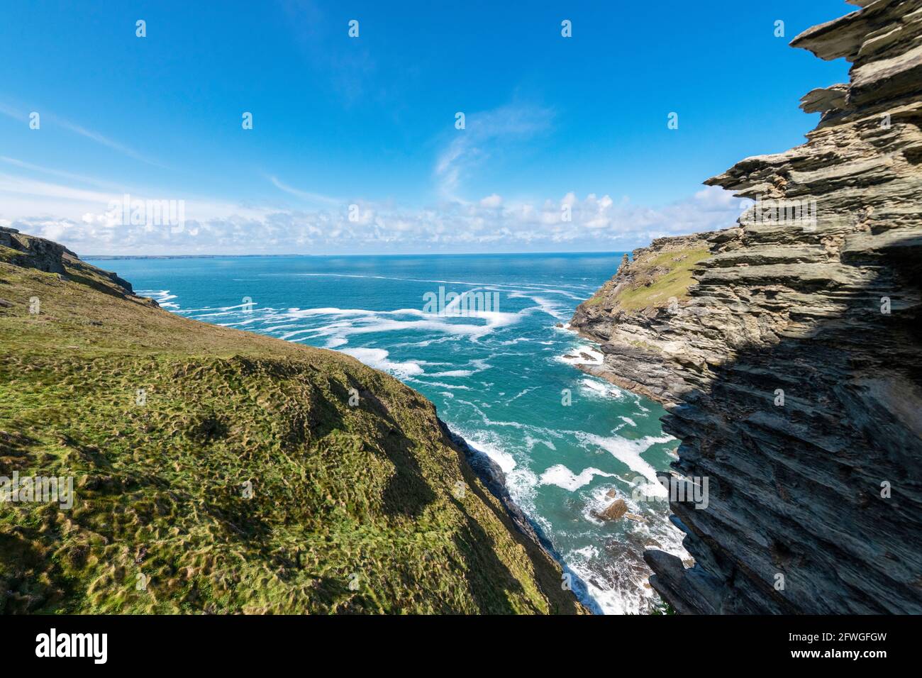 View over the Atlantic Ocean from Tintagel Castle, Cornwall, England ...