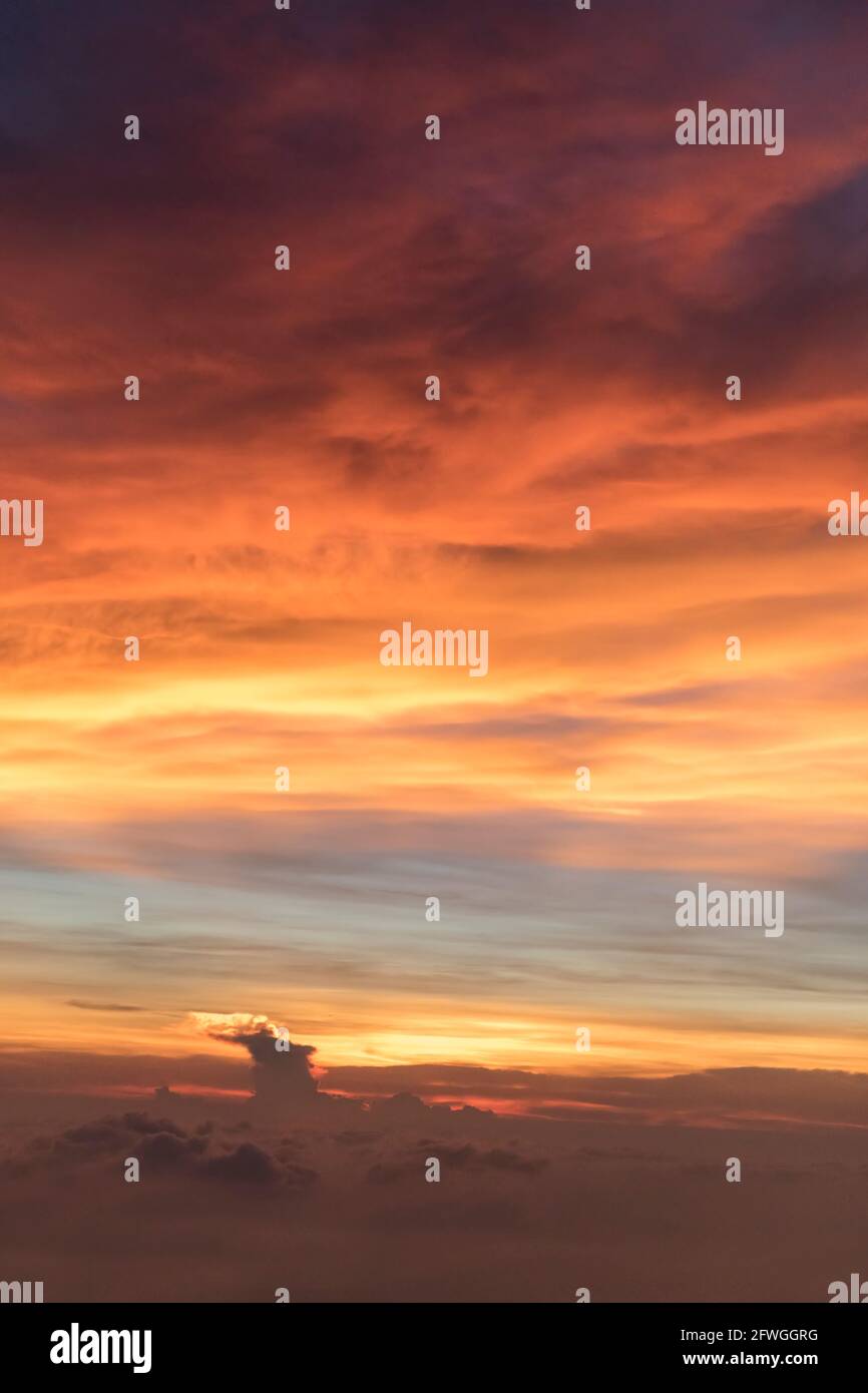 Red an yellow clouds hi-res stock photography and images - Alamy