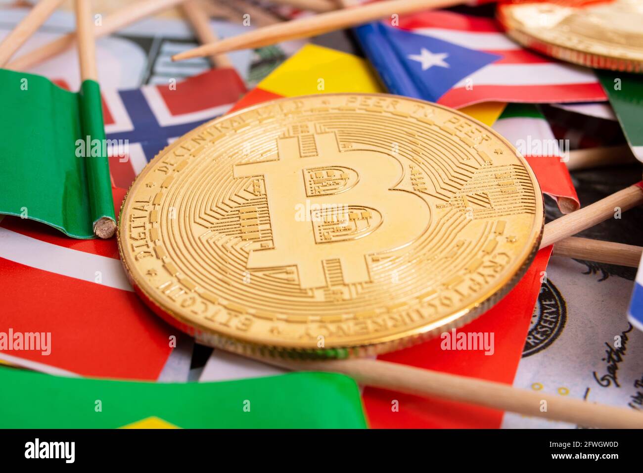 Gold dollar coin logo hi-res stock photography and images - Alamy