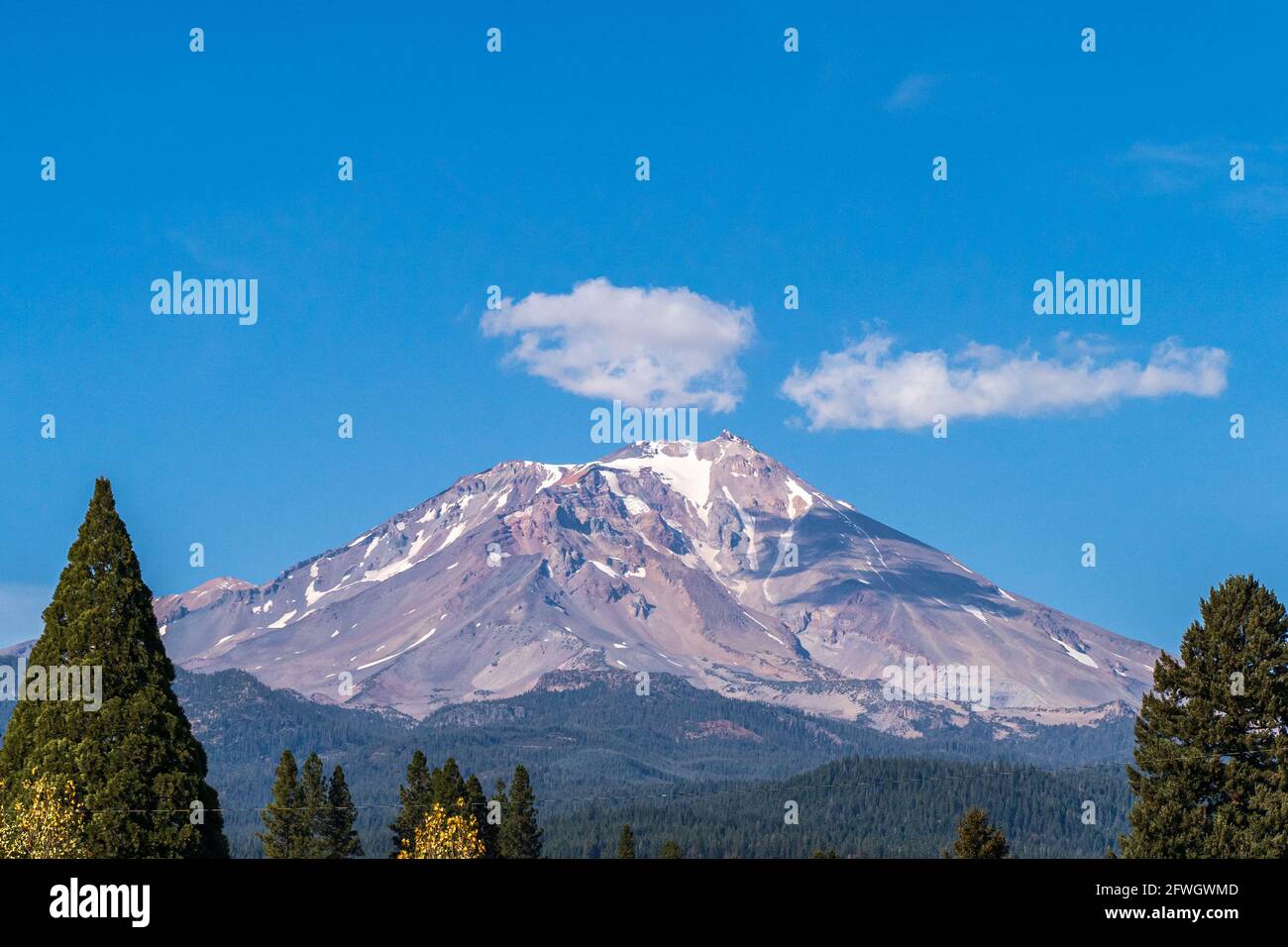 Mount shasta road hi-res stock photography and images - Alamy