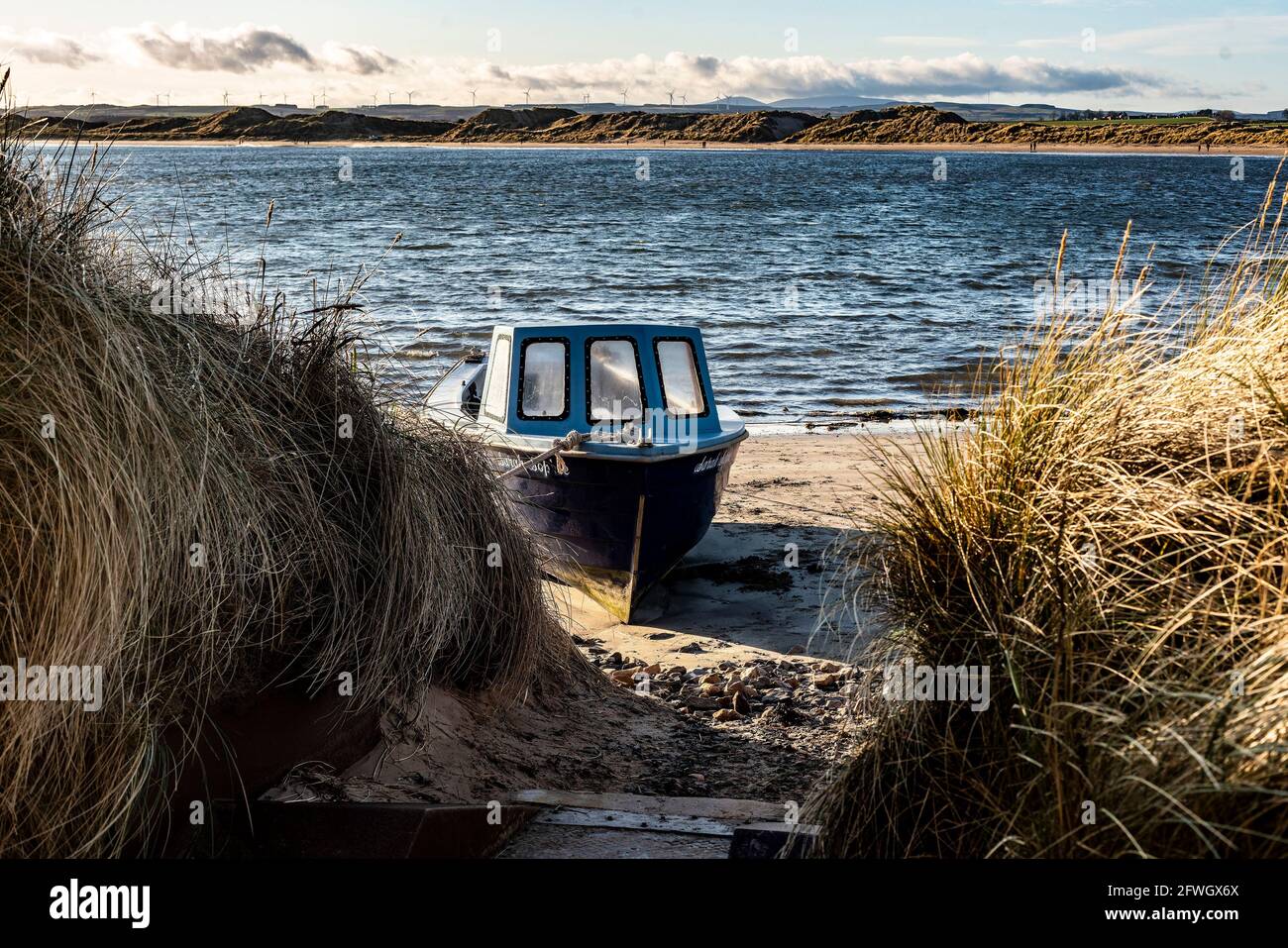 Fishing boat on the beach at Beadnell, Northumberland Stock Photo - Alamy