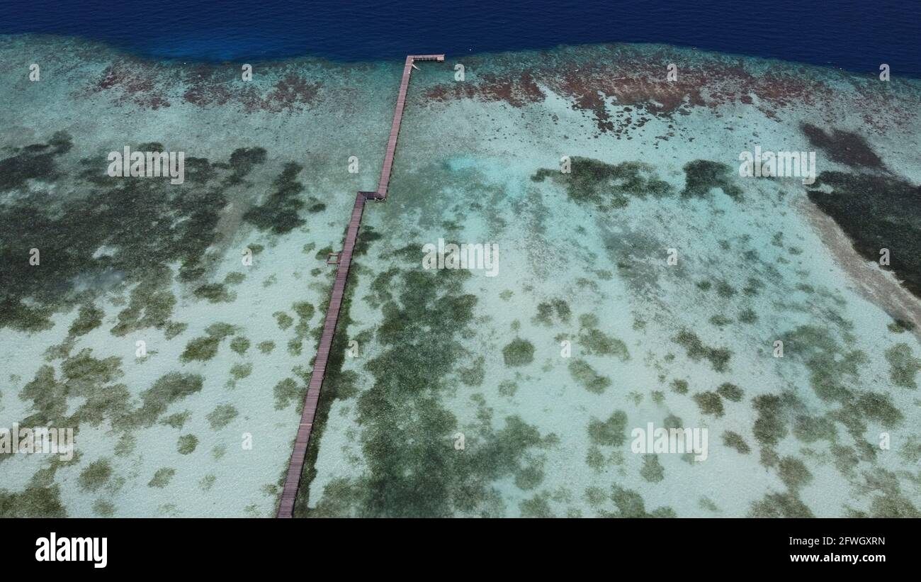 Maldives resort island drone aerial view, Indian ocean atoll nature ...