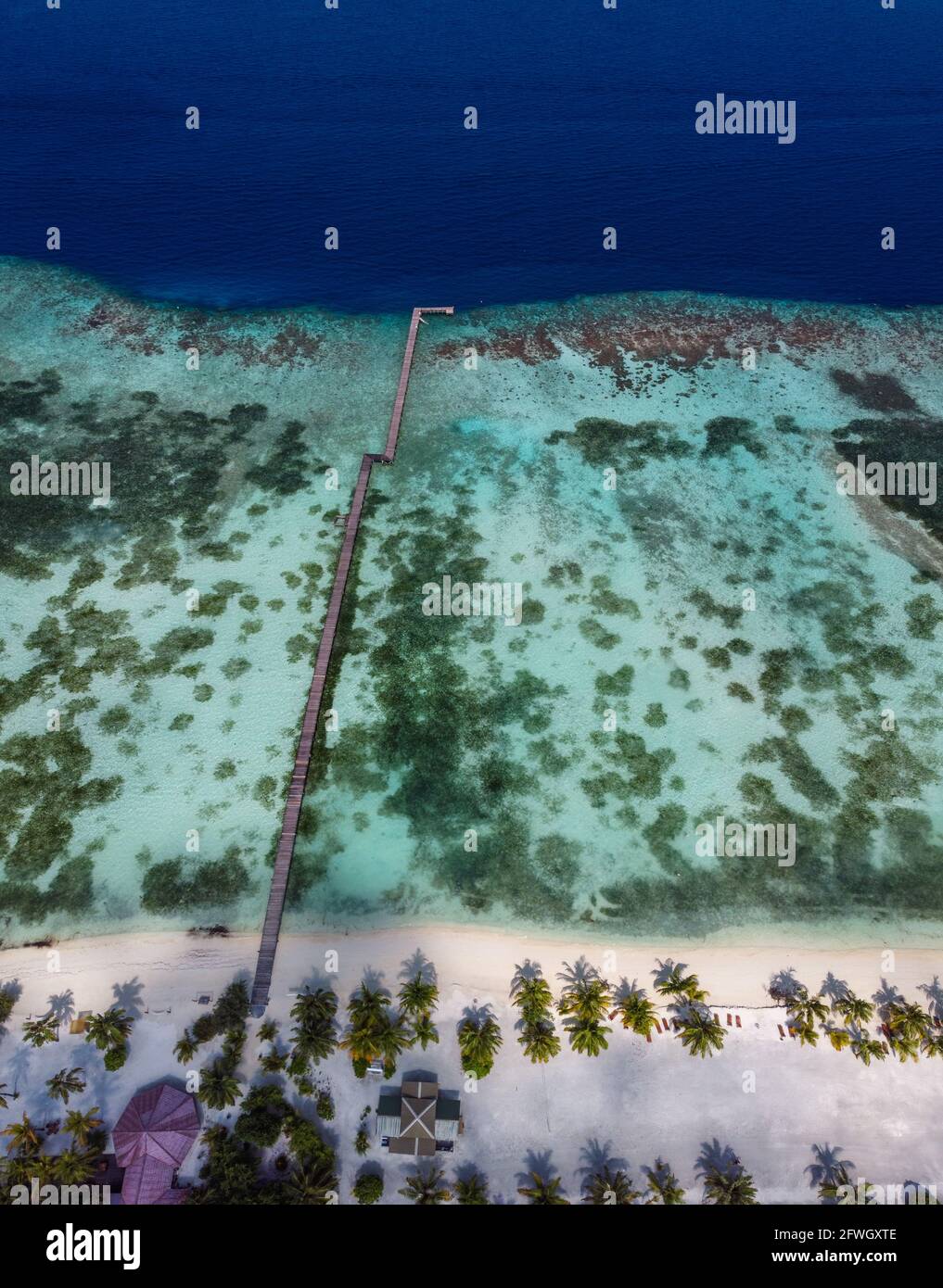 Maldives resort island drone aerial view, Indian ocean atoll nature ...