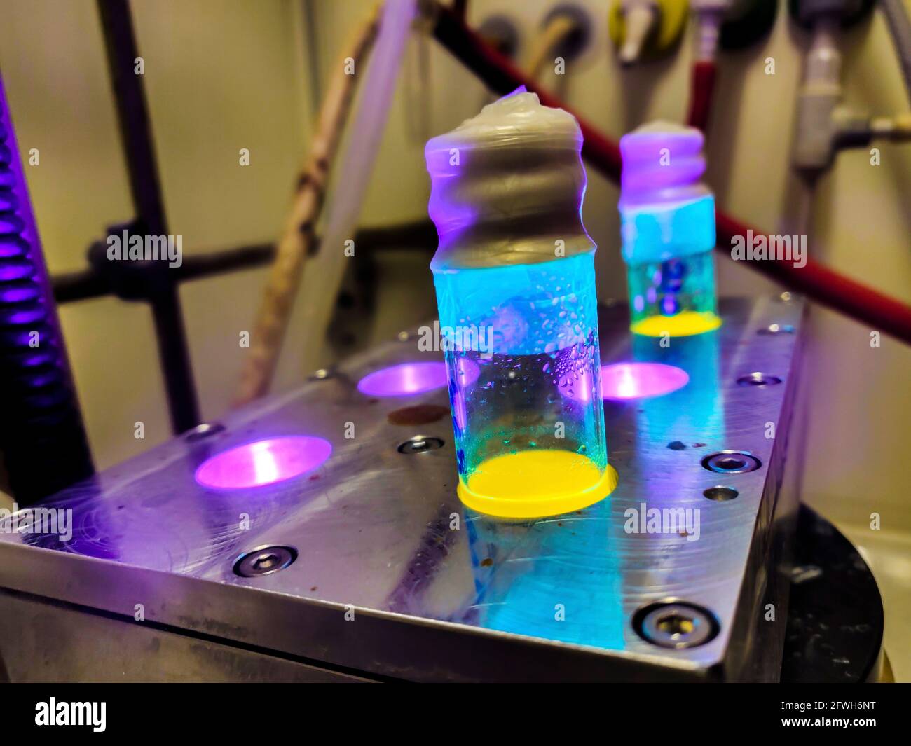 Light experiment transparent hi-res stock photography and images - Alamy