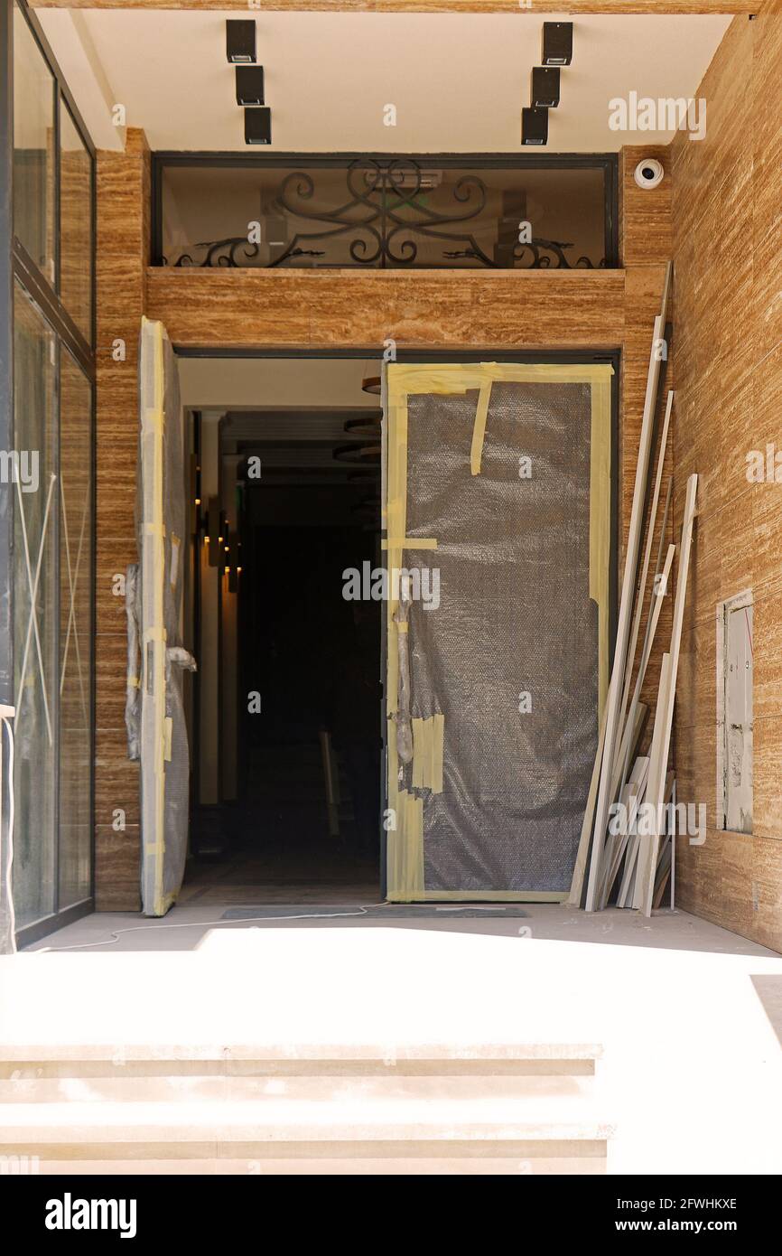Residential building works on construction site in city Stock Photo - Alamy