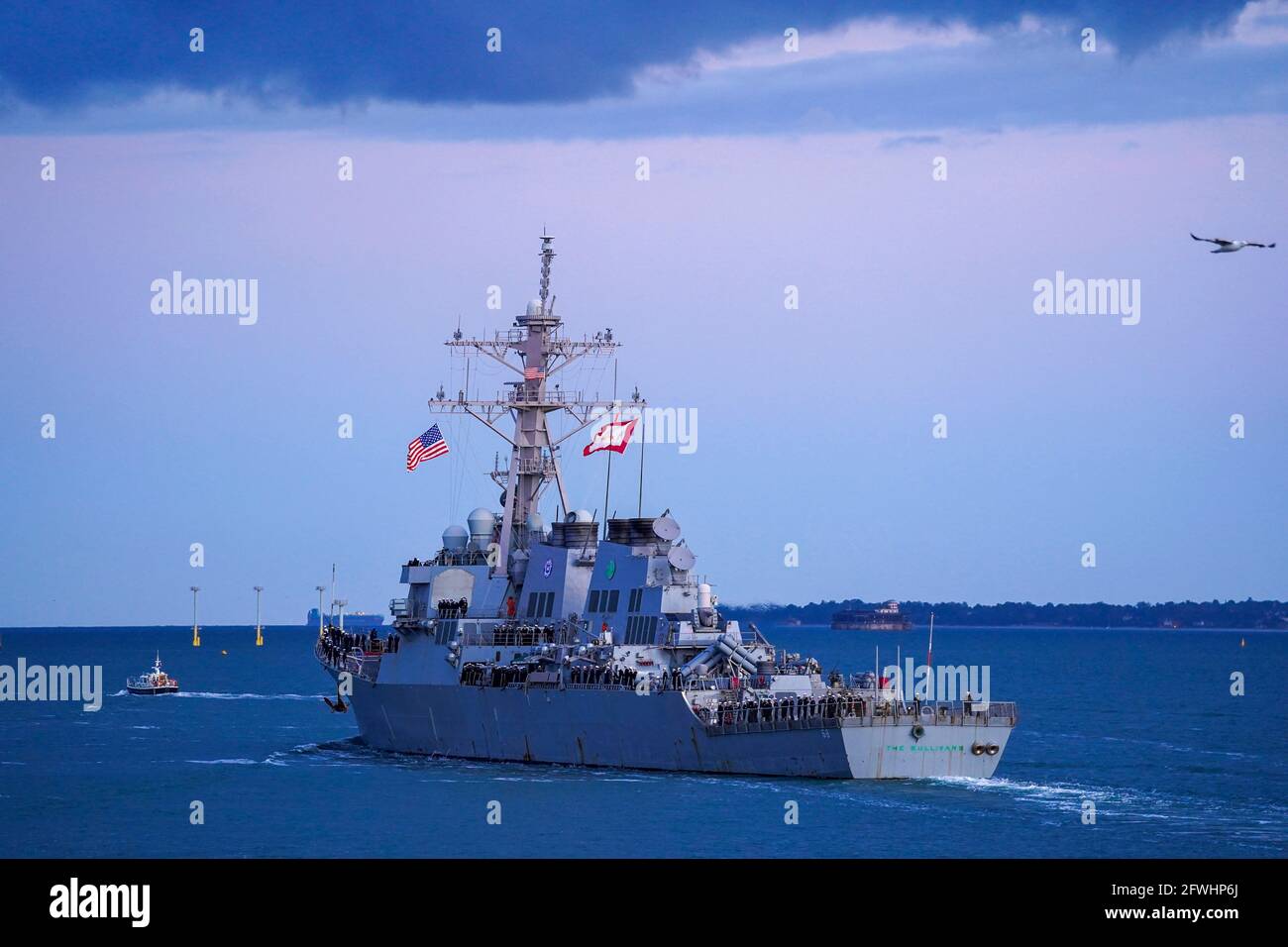 USS The Sullivans (DDG-68), an Arleigh Burke-class (Flight I) Aegis ...