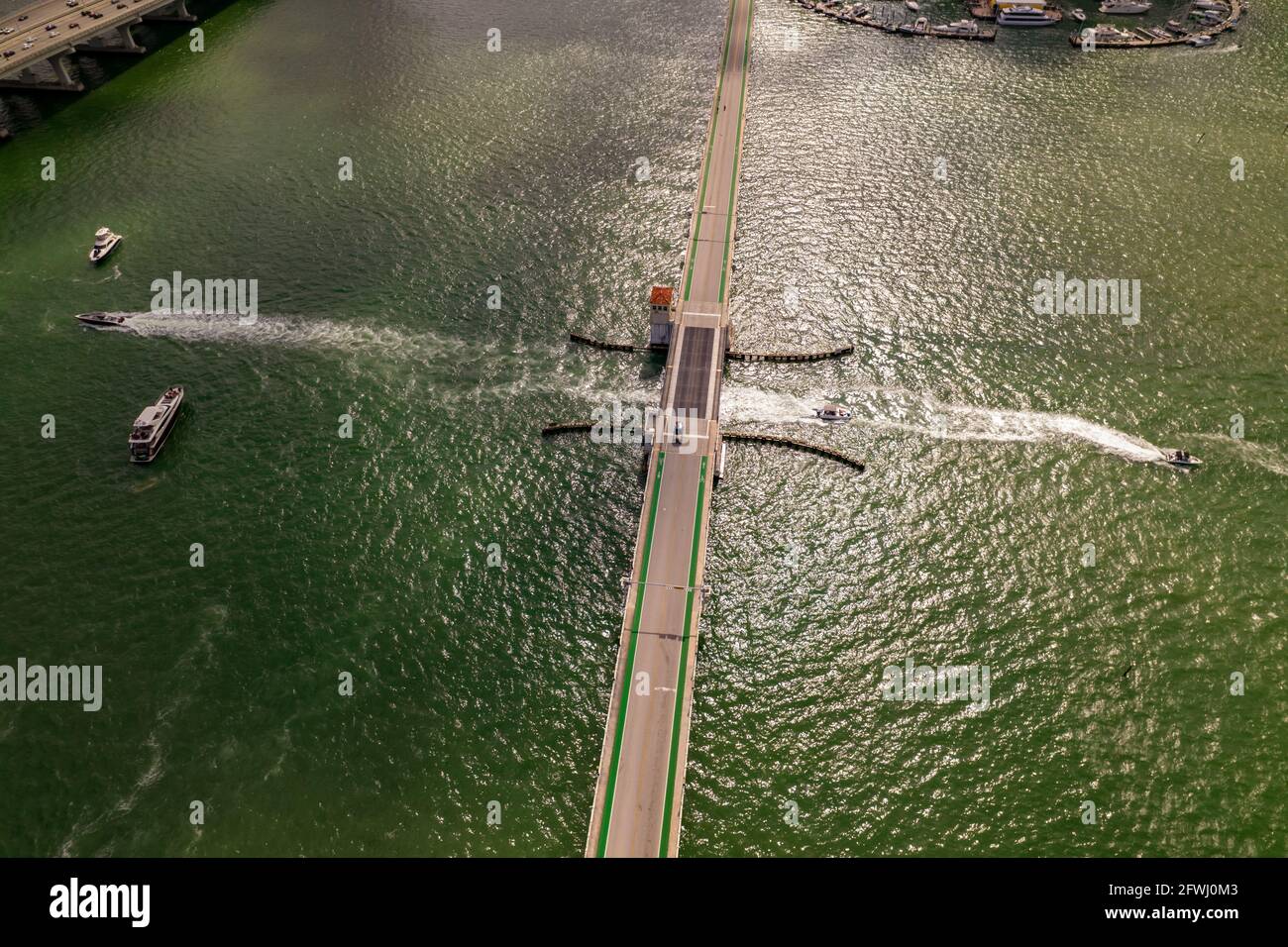 Aerial photo boat traffic under a bridge Stock Photo - Alamy