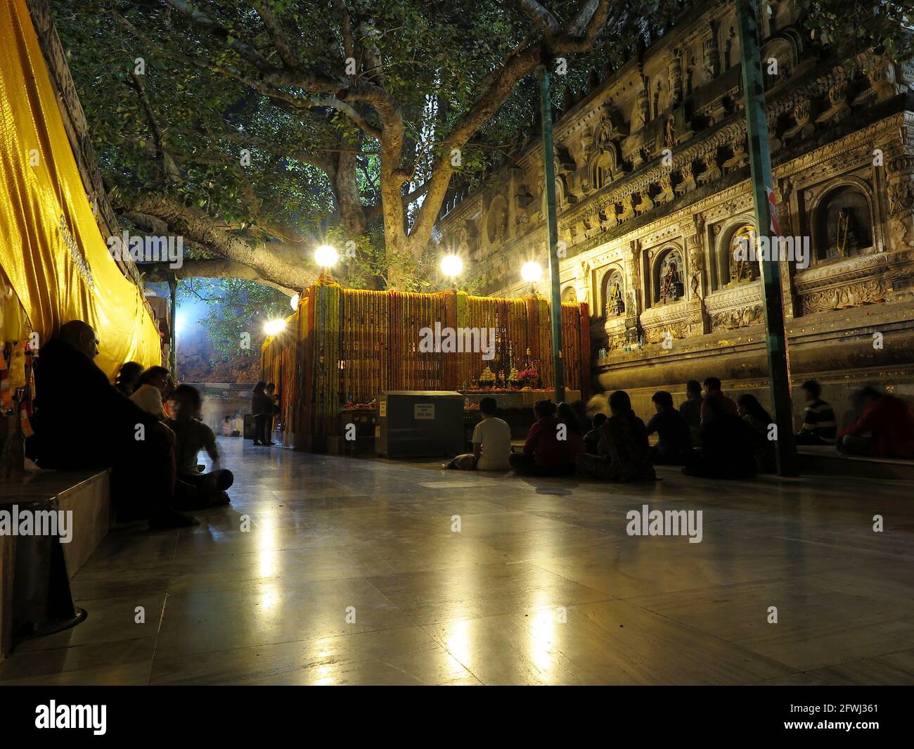 Mahabodhi temple india bodhi tree hi-res stock photography and images ...