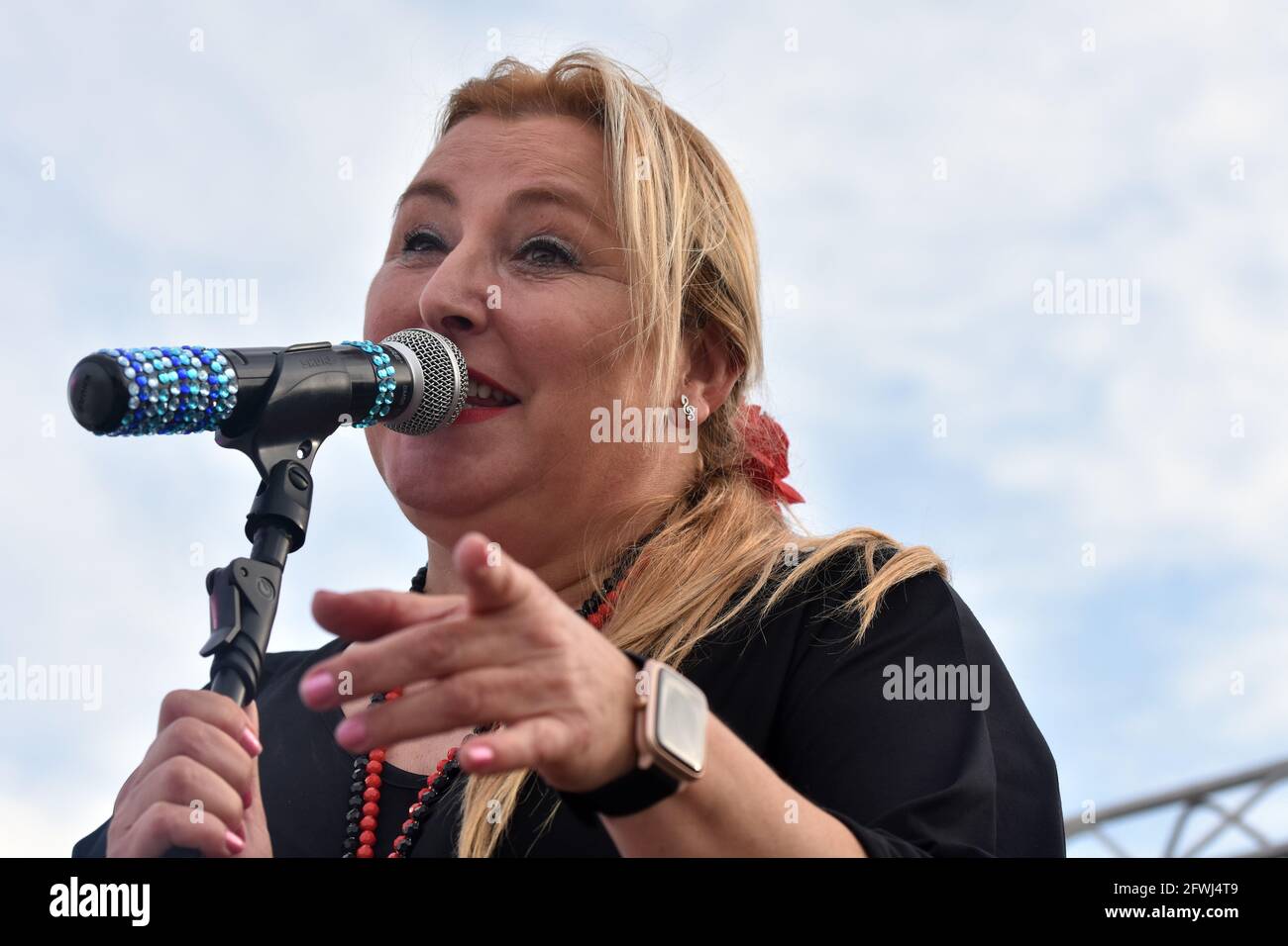 Celebrity music on stage security hi-res stock photography and images ...