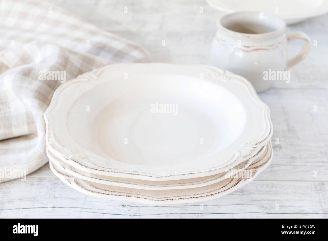 Top view empty plate on rustic wooden table. Meal time Stock Photo - Alamy