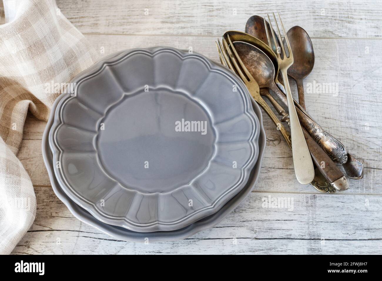 Top view empty plate on rustic wooden table. Meal time Stock Photo - Alamy