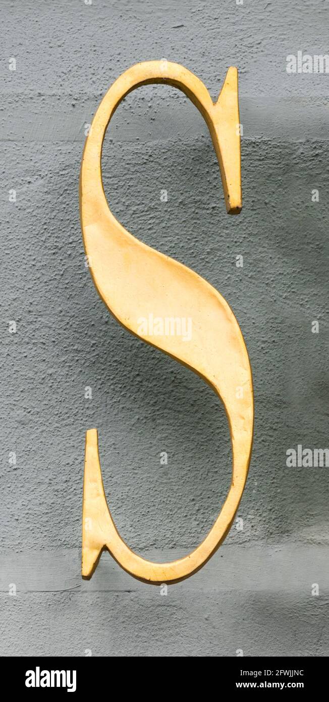 Golden letter s hi-res stock photography and images - Alamy