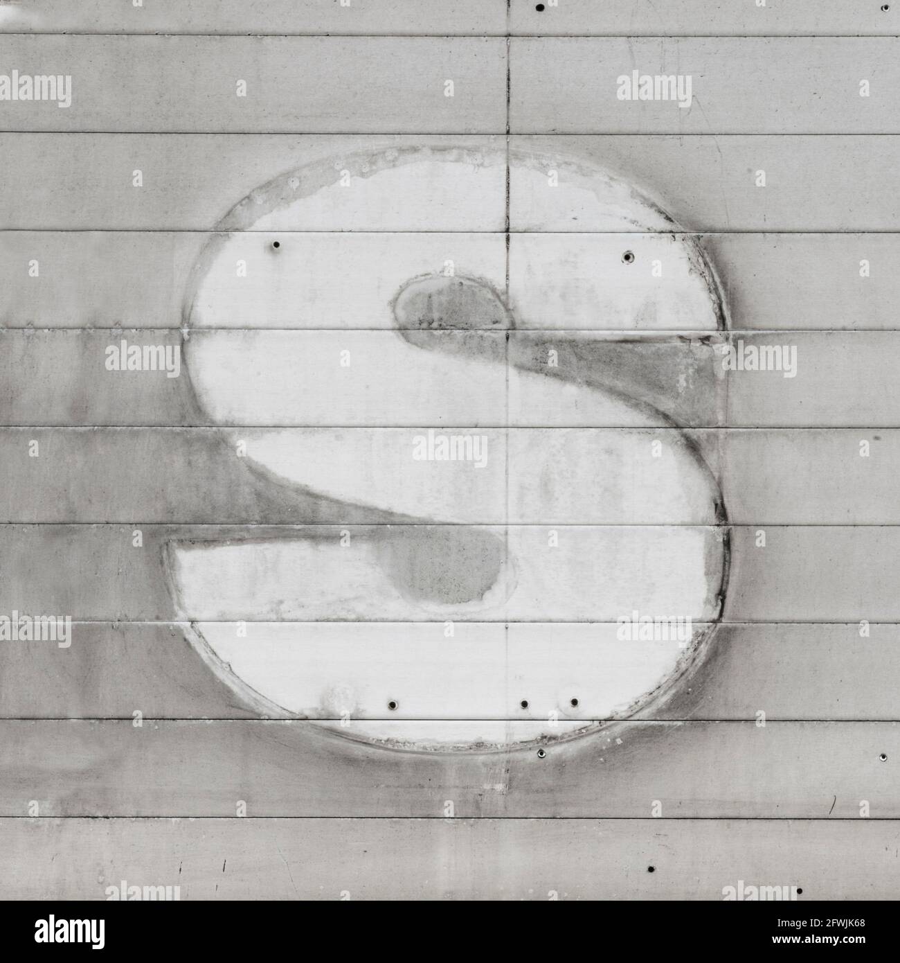 Remains of a lost letter s Stock Photo - Alamy