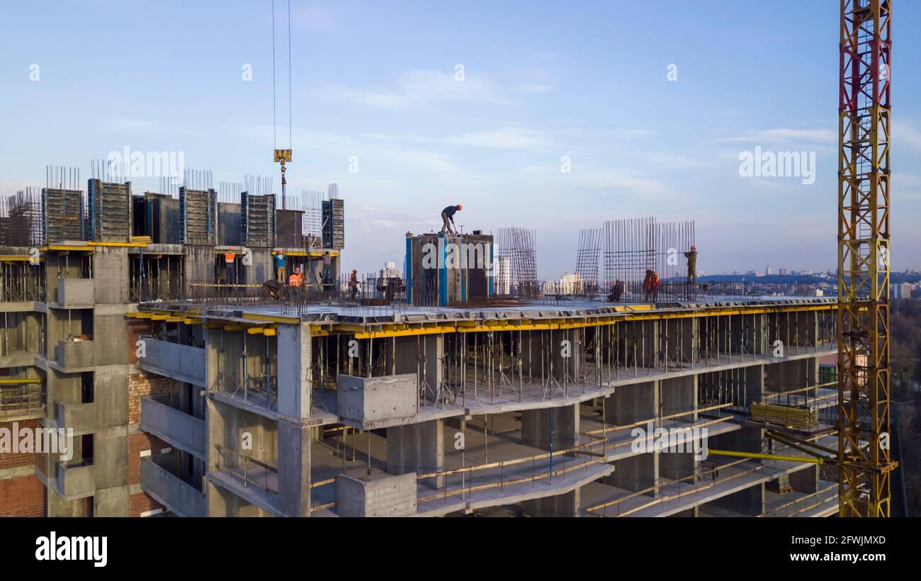 High rise building construction worker hi-res stock photography and ...