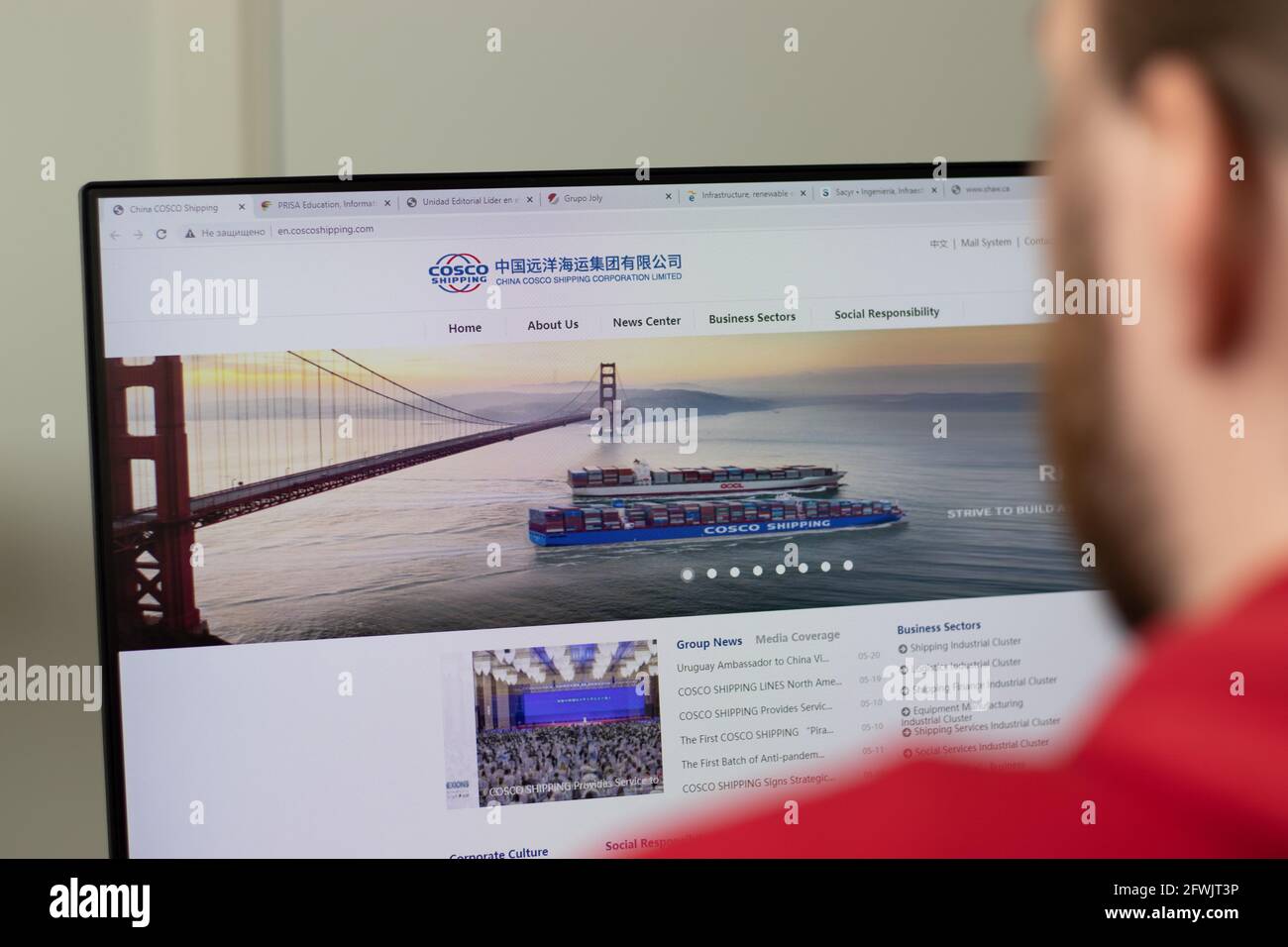 Cosco logo hi-res stock photography and images - Alamy