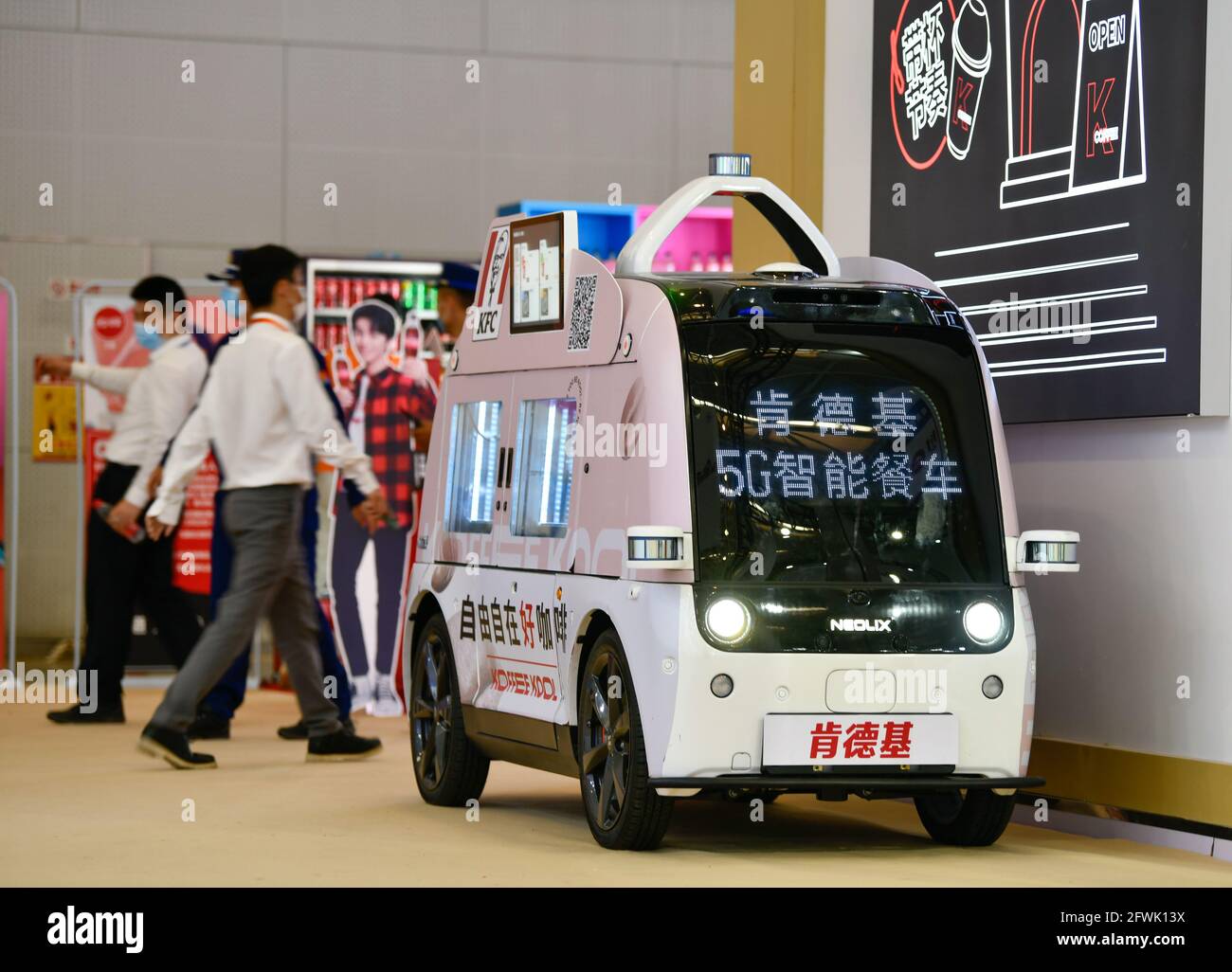 Food delivery cart hi-res stock photography and images - Alamy