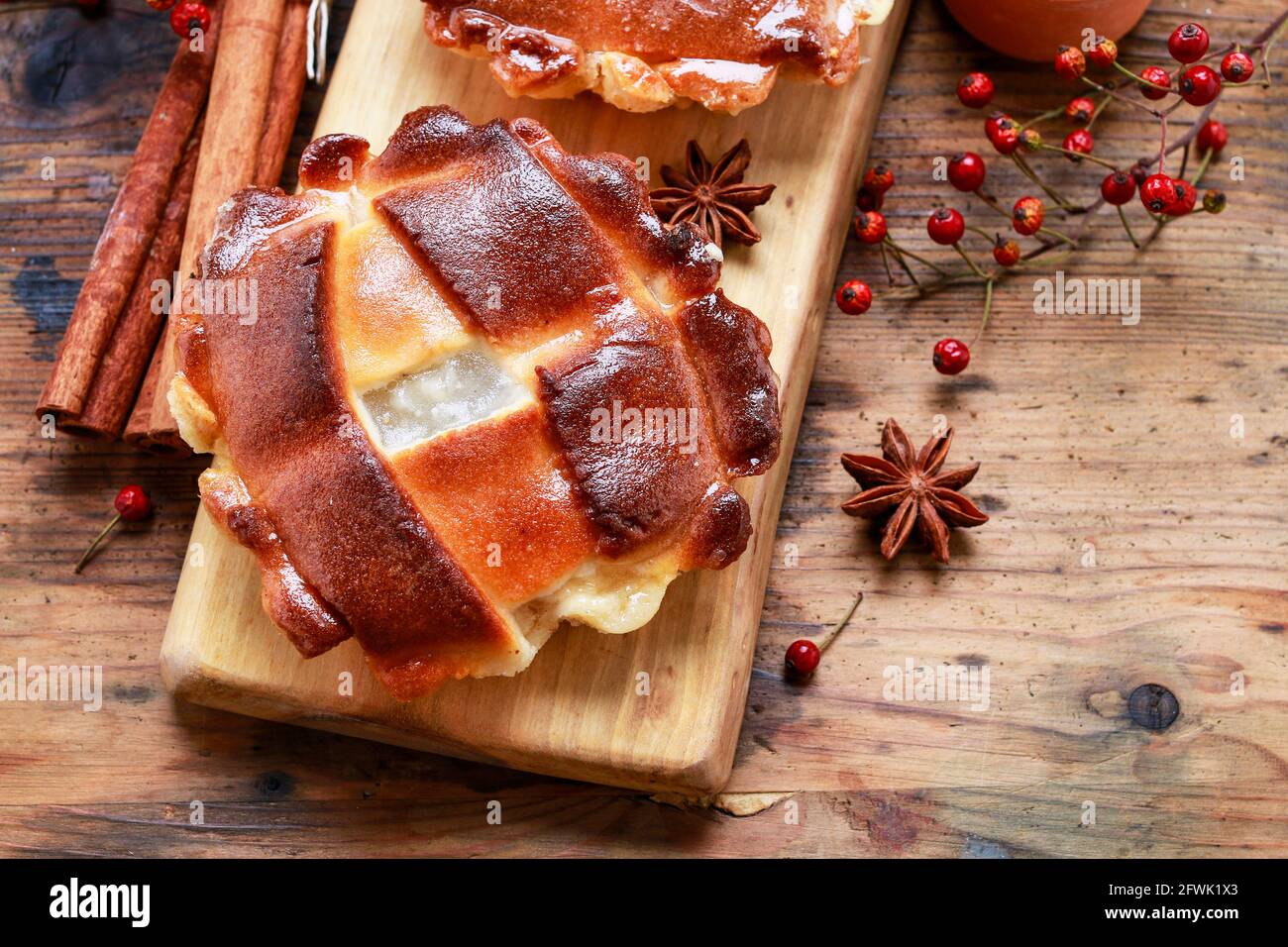 Traditional apple pie. Party dessert Stock Photo - Alamy