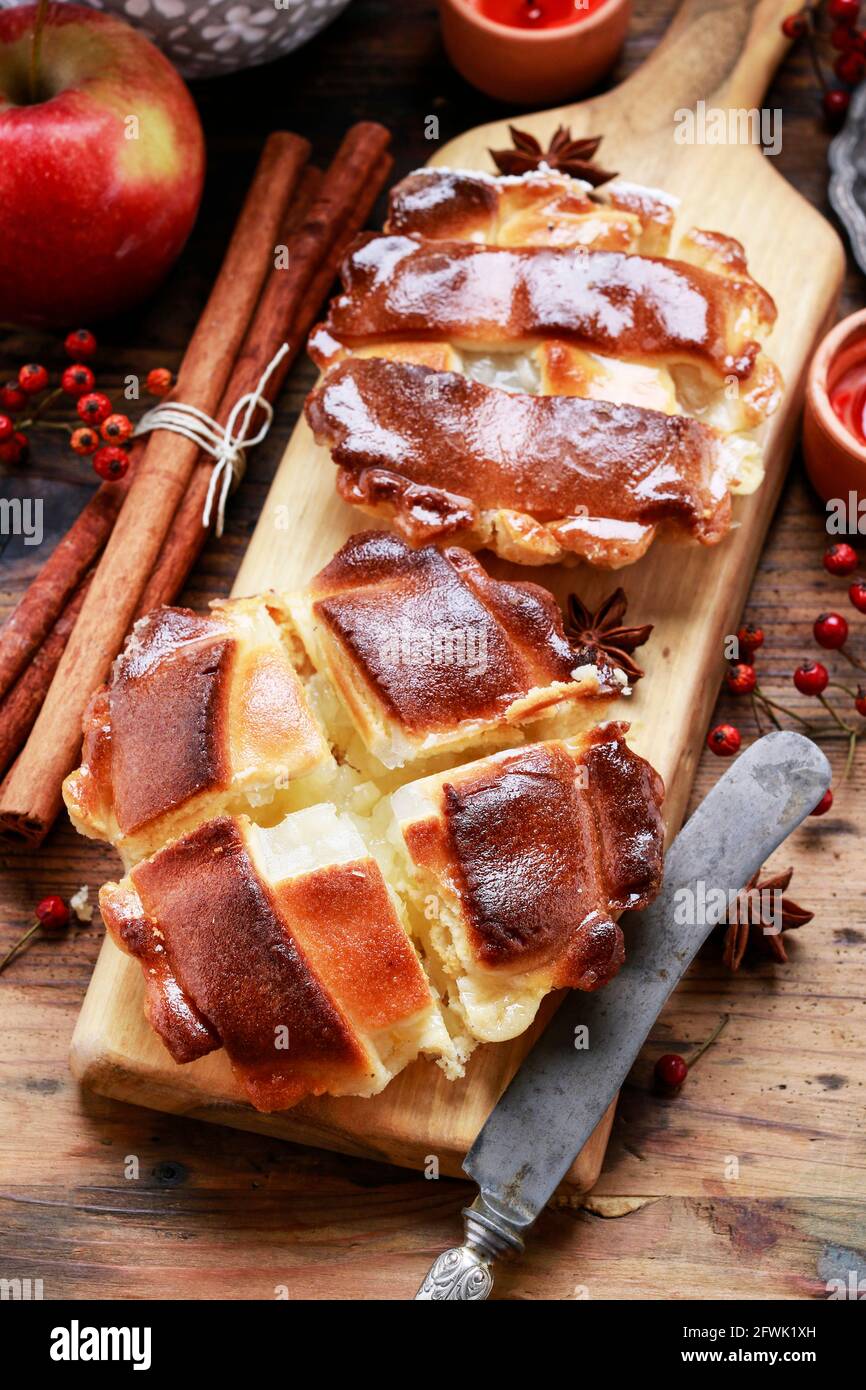Traditional apple pie. Party dessert Stock Photo - Alamy