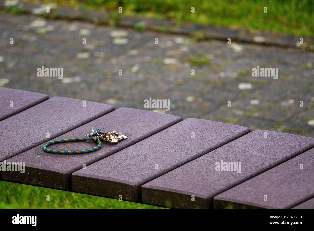 rusted bunch of keys on a bench Stock Photo - Alamy