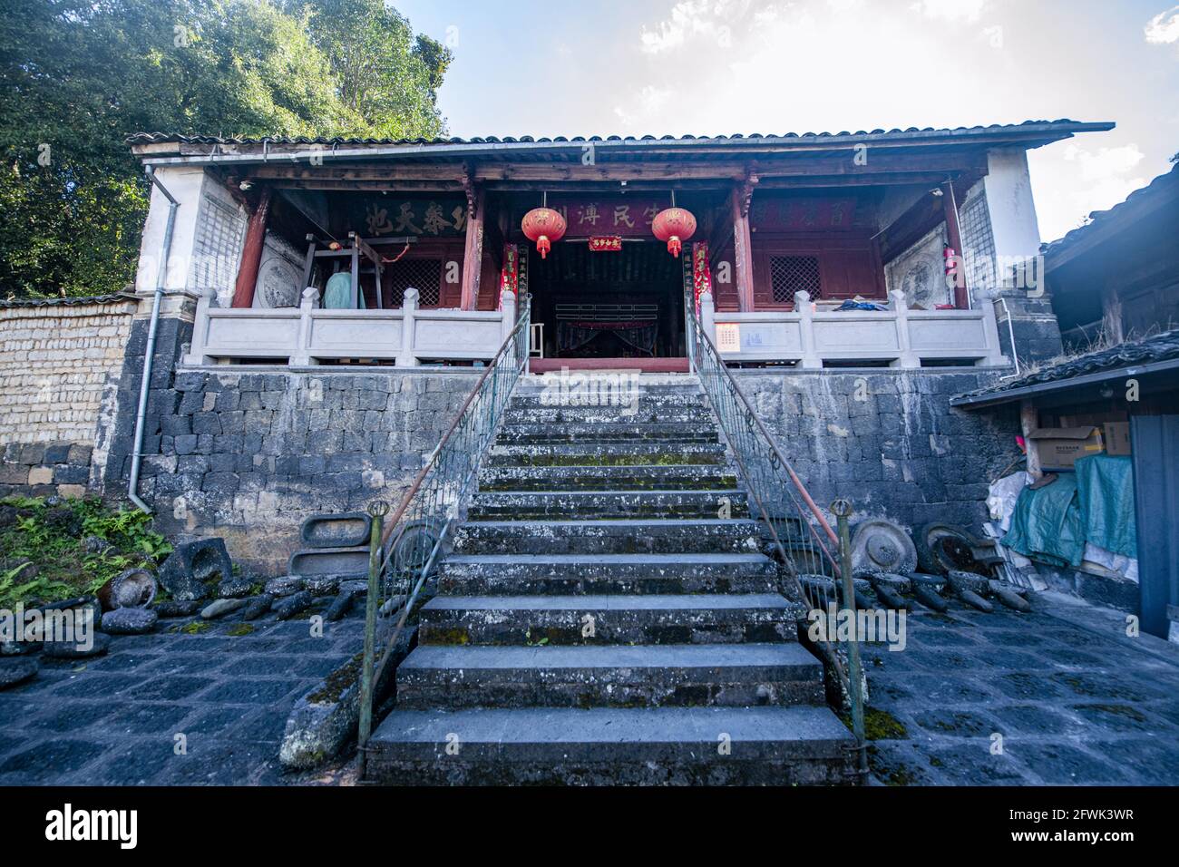 Tengchong in yunnan province city and town temple Stock Photo - Alamy