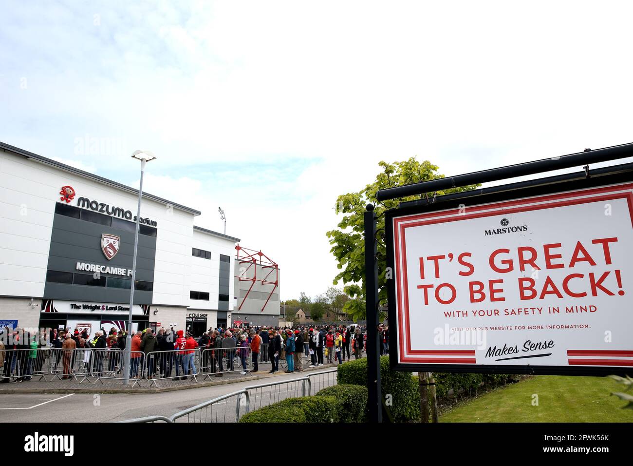 Queue ahead sign hi-res stock photography and images - Alamy