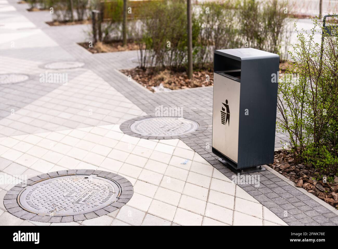 Smart dustbin hi-res stock photography and images - Alamy