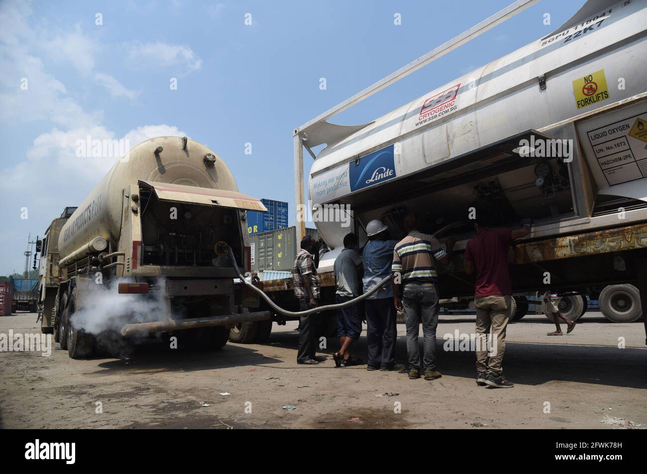 Oxygen tanker hi-res stock photography and images - Alamy