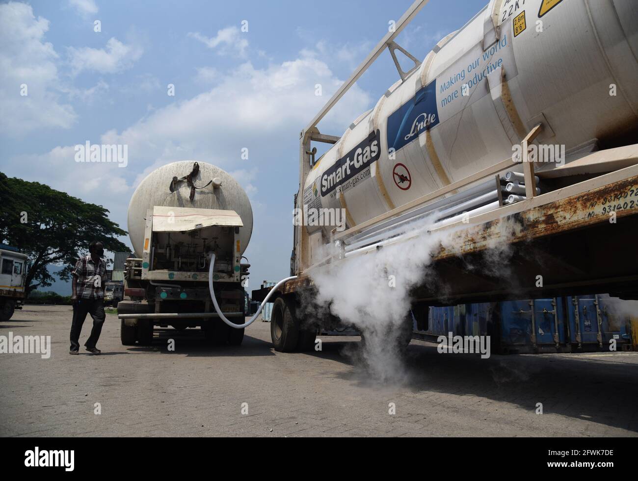 Oxygen tanker hi-res stock photography and images - Alamy