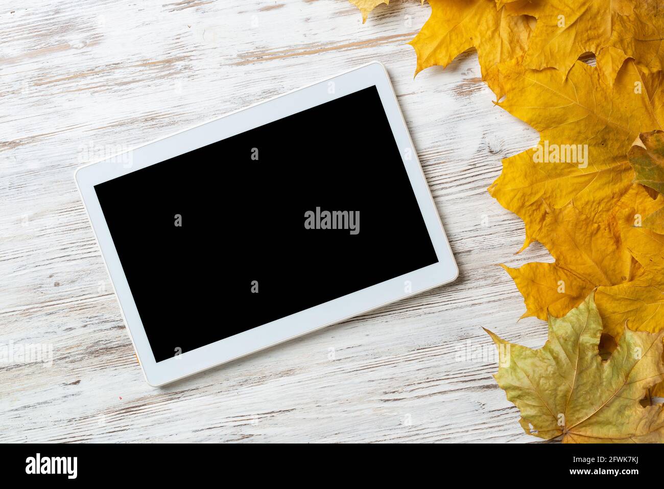 Tablet computer with blank screen on desk Stock Photo - Alamy