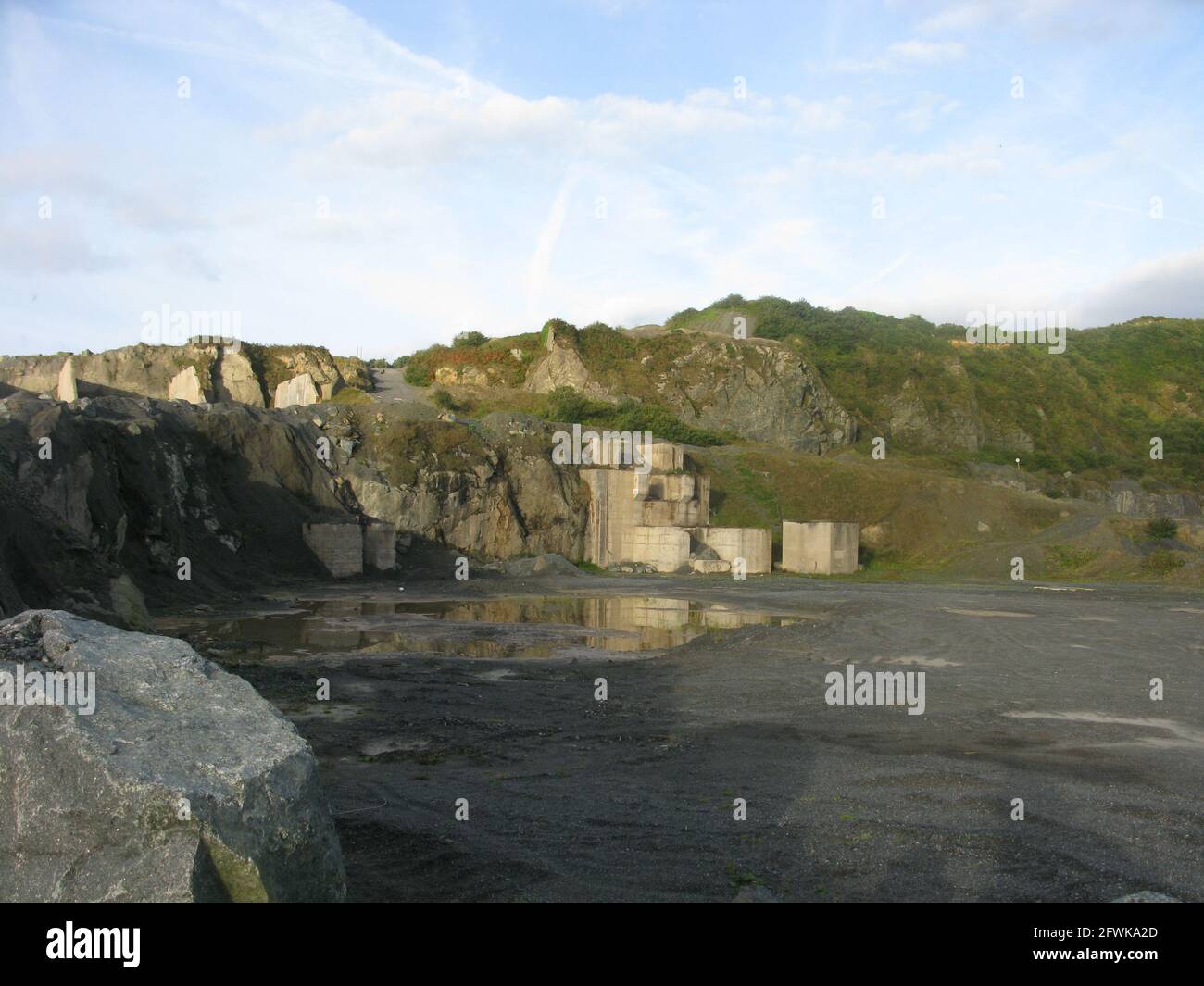 Dean Quarry Lowland point. South west coast path. Lizard peninsula ...