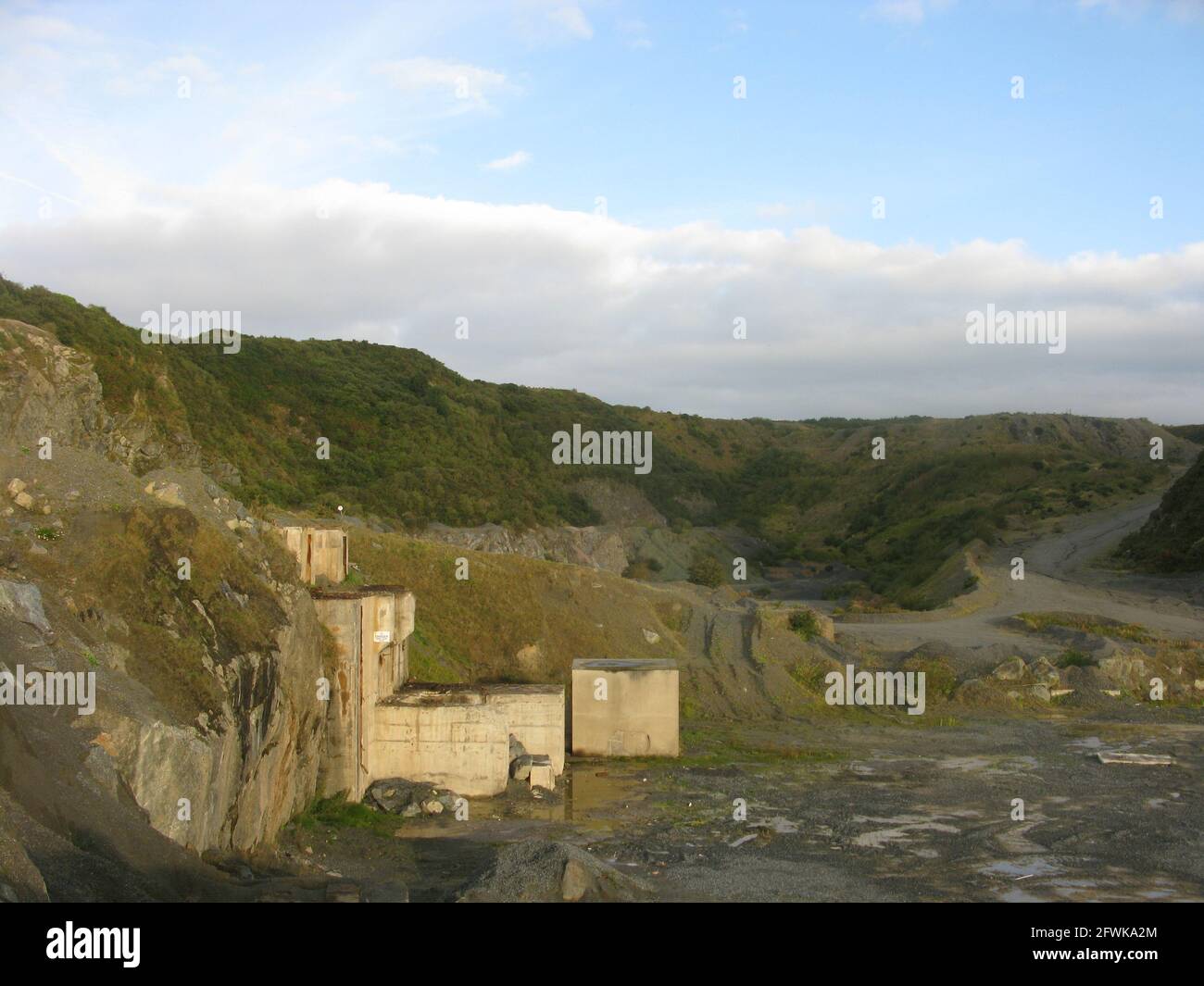 Dean Quarry Lowland point. South west coast path. Lizard peninsula ...