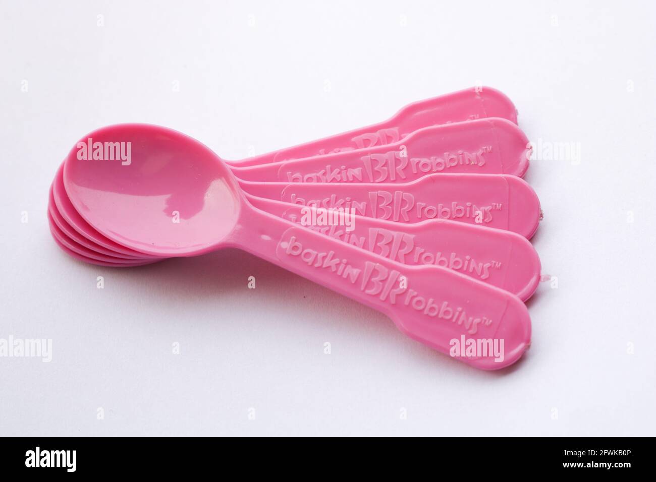 Multiple plastic spoons on isolated white background Stock Photo - Alamy