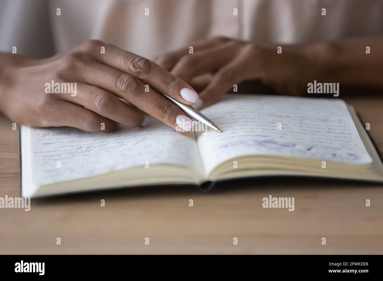 Reading notes hi-res stock photography and images - Alamy