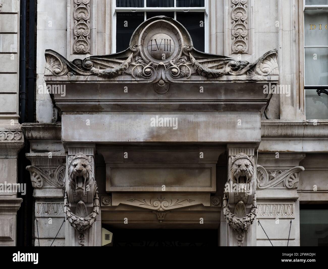 Pediment and lintel hi-res stock photography and images - Alamy